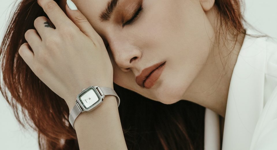 ساعت مچی بند حصیری بهترین اکسسوری زنانه - KOMOLIFE