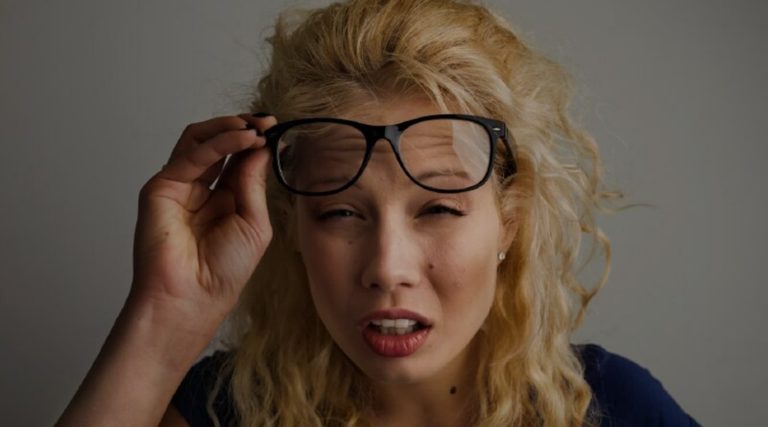 شب کوری چست ؟ بررسی کامل علائم و روش های درمان آن - KOMOLIFE