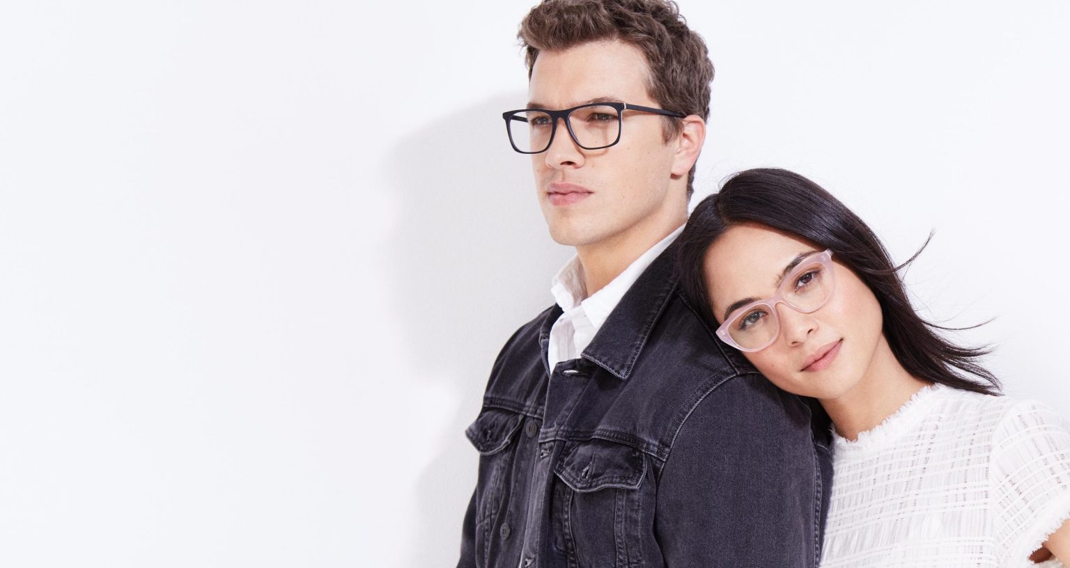 عینک با فریم مستطیلی مناسب چه کسانی است ؟ - KOMOLIFE