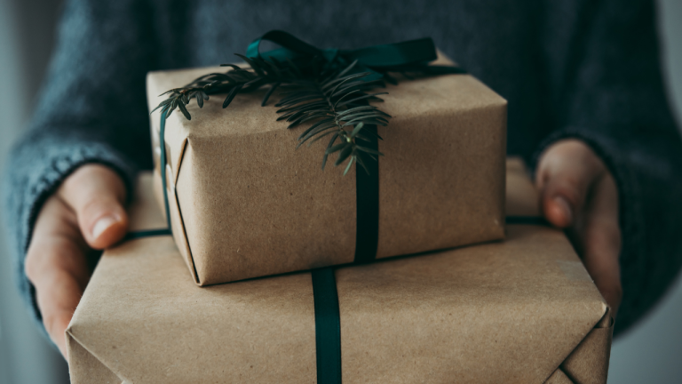 کادوی ولنتاین برای دختر و پسر چی بخریم ؟ 100 ایده ی جذاب - KOMOLIFE