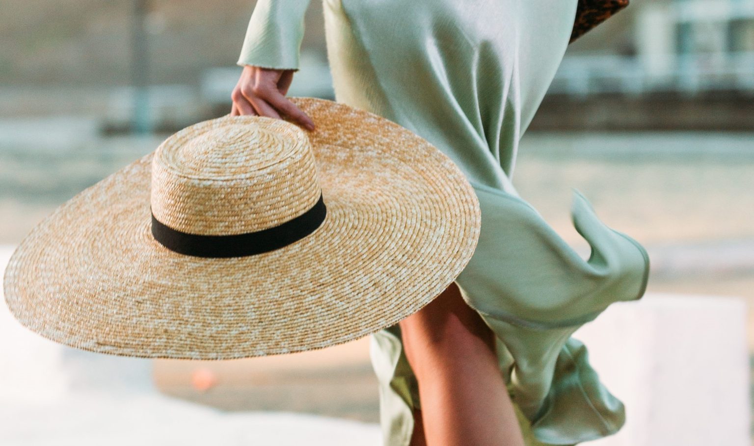 اکسسوری تابستانی ترند 2024 که مکمل استایل شماست - KOMOLIFE