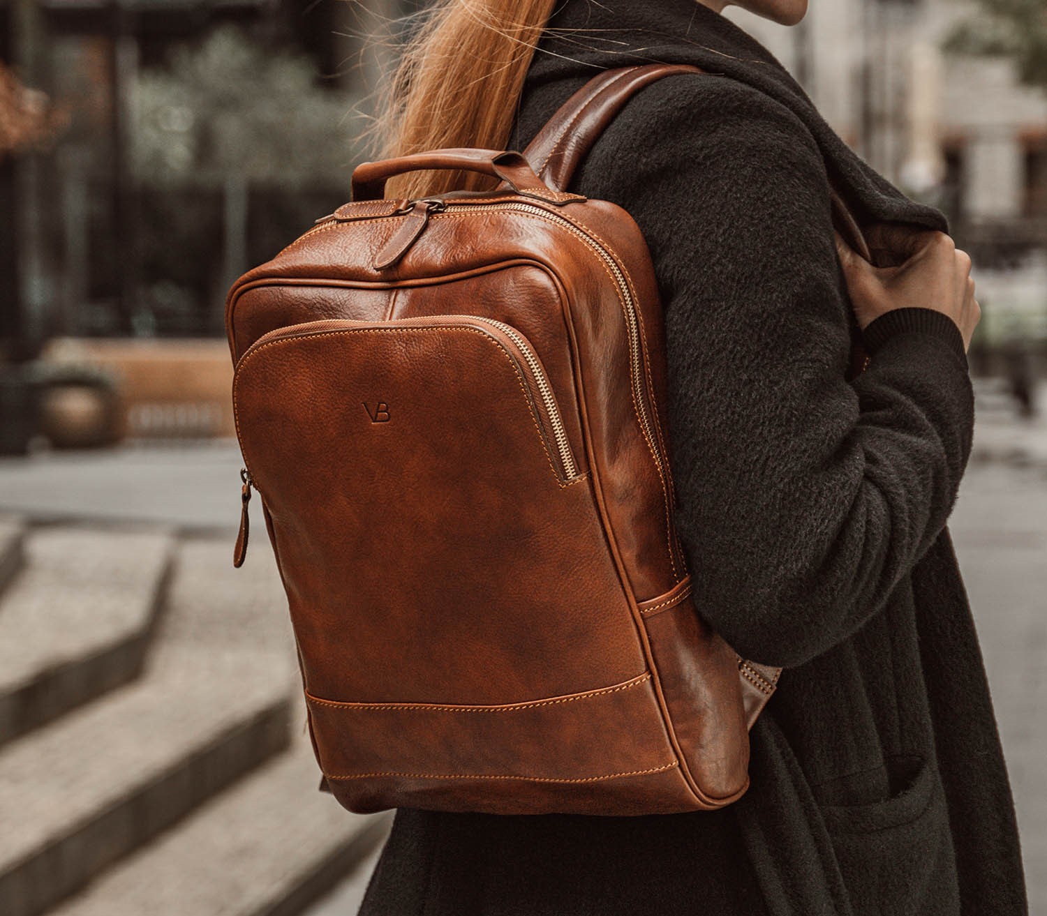 تعمیر کوله پشتی چرم در خانه بدون نیاز به ابزار خاص - KOMOLIFE