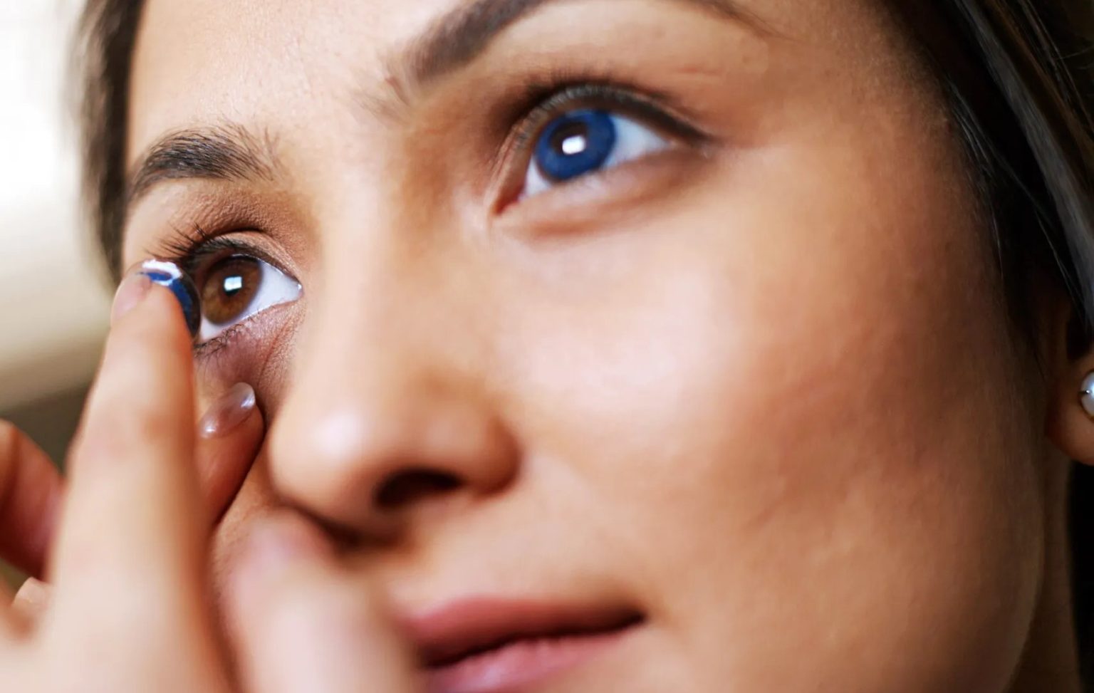 انتخاب رنگ لنز متناسب با موقعیت و شرایط - KOMOLIFE