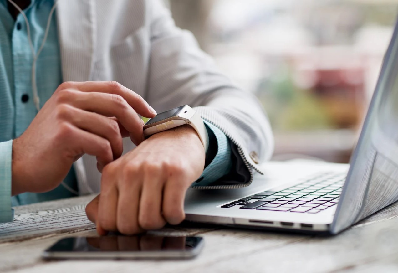 بهترین ساعت های هوشمند 2025 که پرچمدار هستند - KOMOLIFE