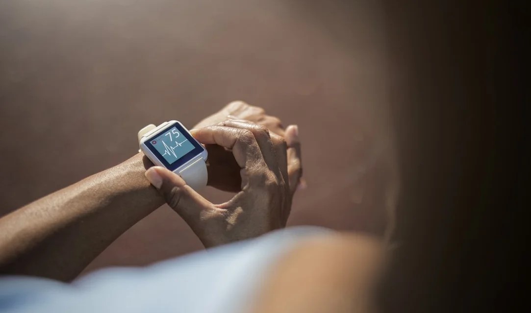 ساعت هوشمند برای چه افرادی مناسب است ؟ - KOMOLIFE