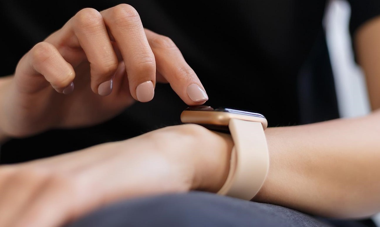 بهترین ساعت های هوشمند 2025 که پرچمدار هستند - KOMOLIFE